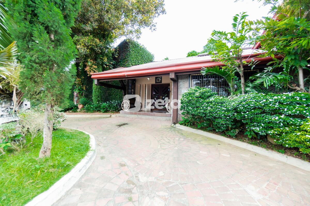 Gusa Luxury House with Pool