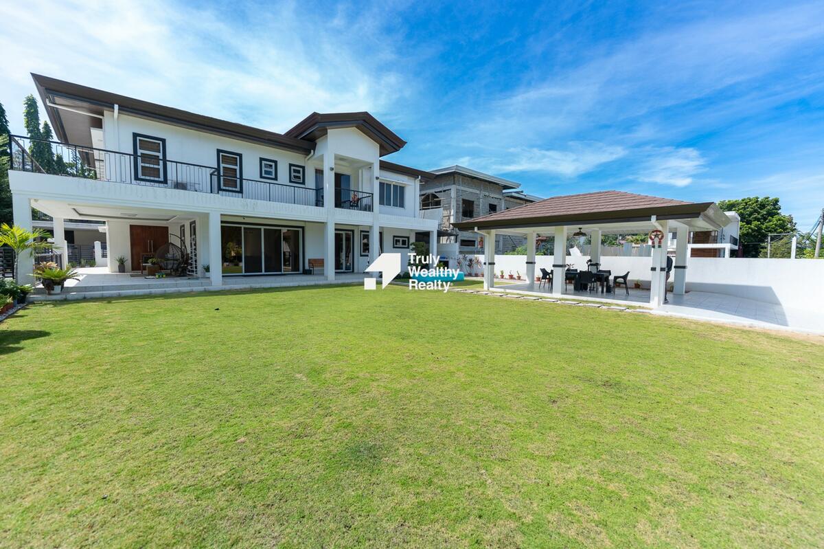 Luxury Home in Pueblo Golf Estates, Uptown CDO City