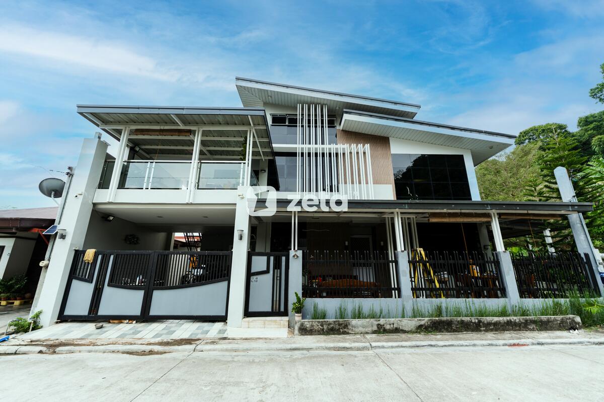 Corner Lot House for Sale in Westwoods Village